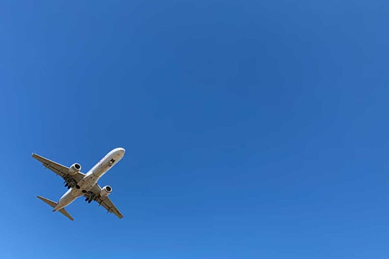 Reopens Airspace സുരക്ഷ ഉറപ്പാക്കി; യുഎഇയിലെ വ്യോമപാത തുറന്നു ...